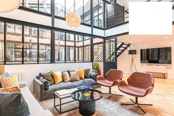 Paris 18ème, Grandes Carrières, Clichy - Maison 6 pièces à vendre