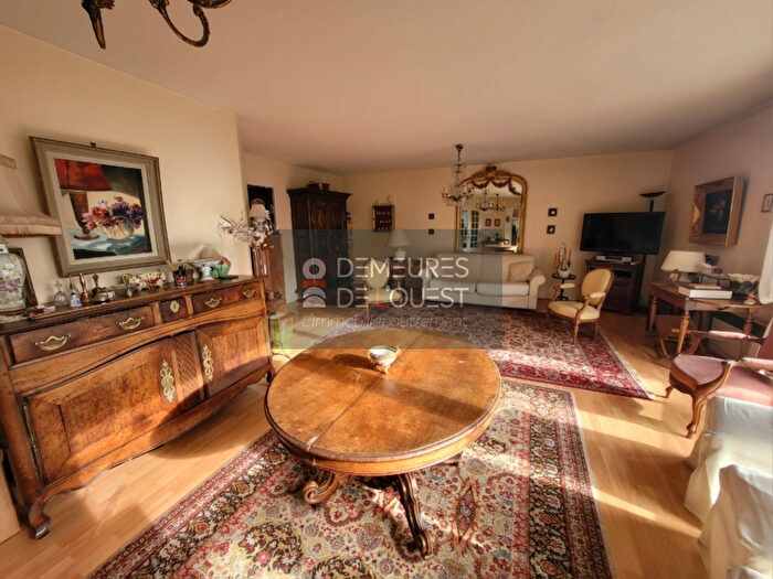 Appartement à vendre - Quartiers Centre, Saint-Hélier, Gare - 4 pièces - 3 chambres