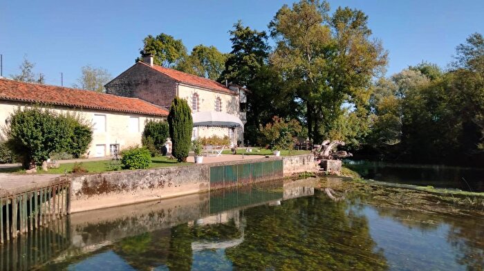 Maison à vendre - Luxé - 9 pièces - 2 chambres