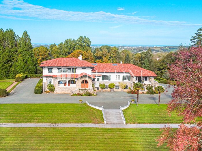 Maison à vendre - Biarritz - 12 pièces - 8 chambres