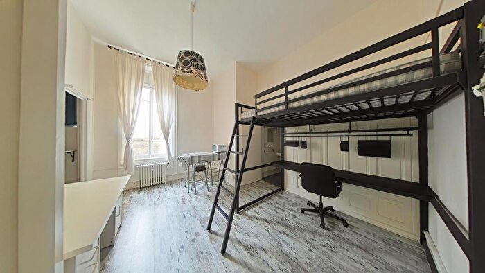 Appartement à louer - Saint-Étienne, Centre-ville, Peuple, Chavanelle - 1 pièce