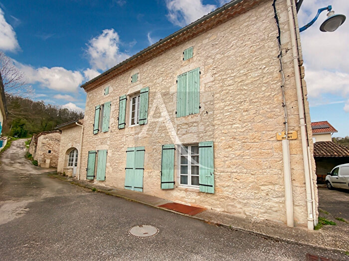 Maison à vendre - Montaigu-de-Quercy - 7 pièces - 3 chambres