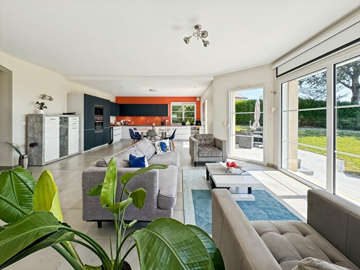 Maison 6 pièces à Cessy, à vendre
