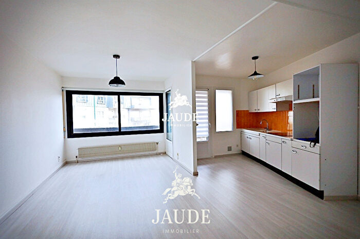 Appartement à louer - Chamalières, Hauteurs de Chamalières, Les Savarounes - 2 pièces - 1 chambre