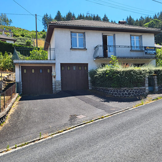 Riom-ès-Montagnes : Maison 7 pièces à vendre