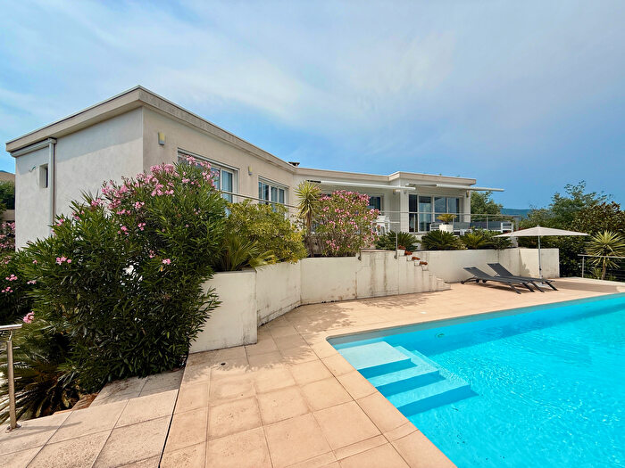Cavalaire-sur-Mer, Le Parc- Frais Vallon, Le Jas : Maison 12 pièces à vendre