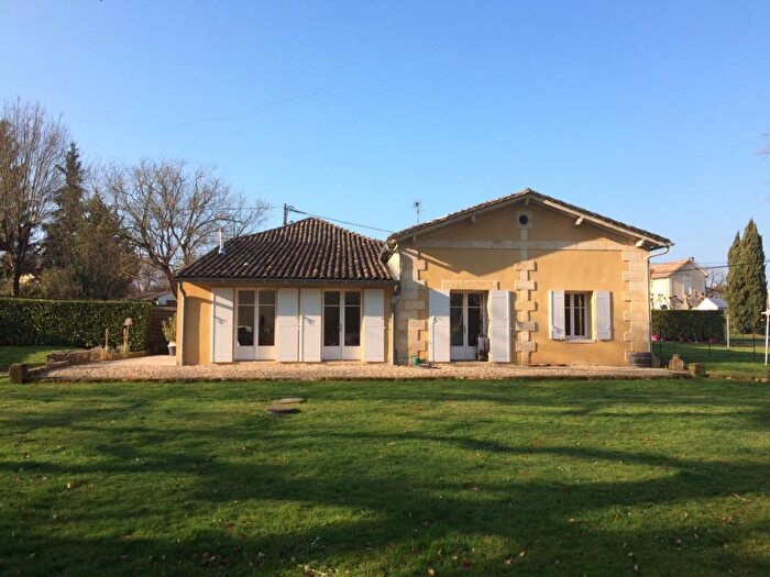 Appartement à louer - Petit-Palais-et-Cornemps - 3 pièces - 2 chambres