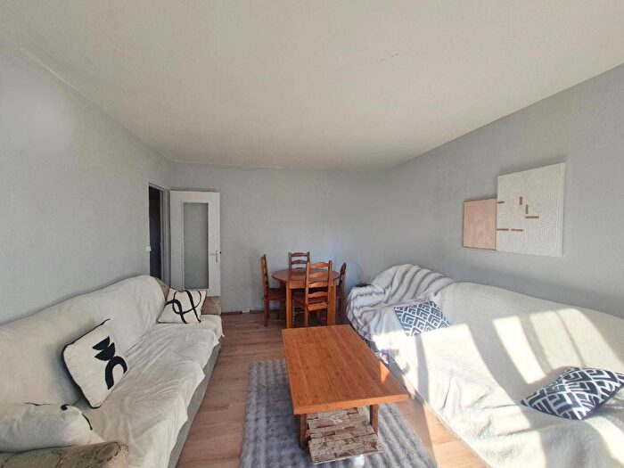 Appartement à vendre - Sainte-Geneviève-des-Bois, Saint-Hubert - 4 pièces - 3 chambres