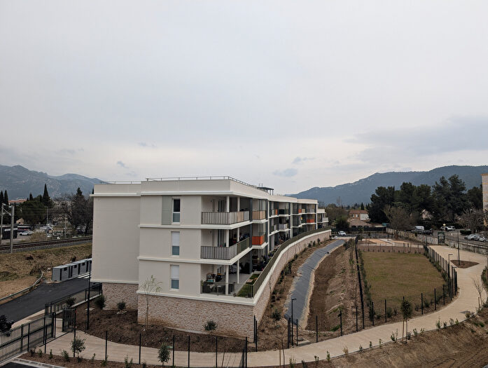 Appartement à louer - Aubagne, Passons, Verdun - 1 pièce