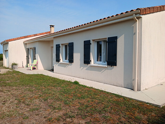 Maison à vendre - Aussac-Vadalle - 5 pièces - 3 chambres