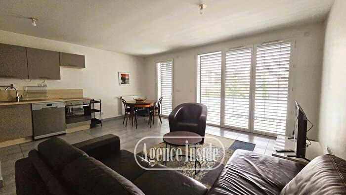 Appartement à louer - Ouest, Saint-Genis-Pouilly - 3 pièces - 2 chambres