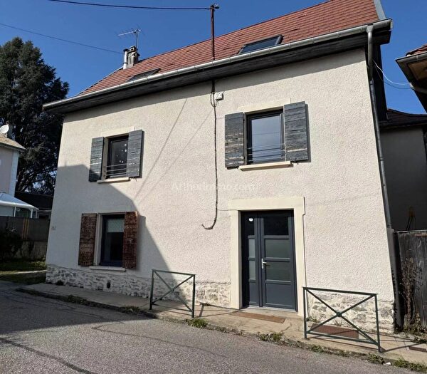 Maison à louer - La Bâtie-Montgascon - 5 pièces - 3 chambres