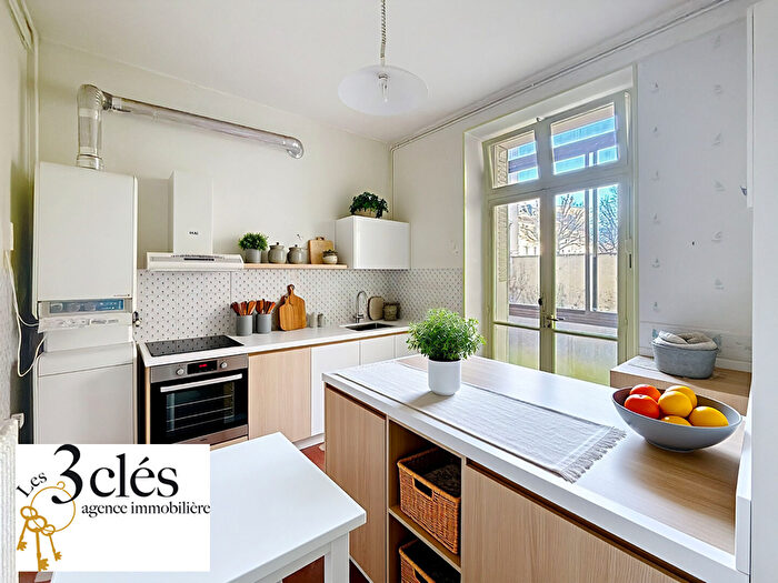 Appartement à vendre - Chambéry, Centre-ville - 2 pièces - 1 chambre