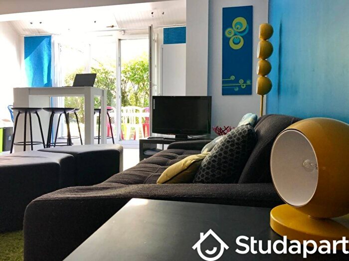 Appartement à louer - Reste des Chenes-Le Ponceau, Cergy - 1 pièce - 1 chambre