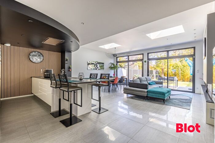 Maison à vendre - Cesson-Sévigné, Bourgchevreuil, Dézerseul, Pommeraie - 5 pièces - 4 chambres