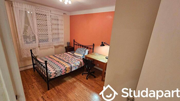 Appartement à louer - Moulin à Vent-Ernest Renan, Vénissieux - 1 pièce - 3 chambres