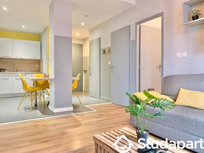 Appartement à louer - Allies-Clos dOr, Grenoble - 3 pièces - 1 chambre