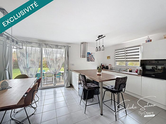 Maison à vendre - Le Lion-dAngers - 6 pièces - 4 chambres