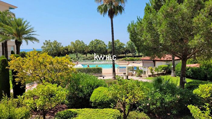 Appartement à vendre - Antibes, Antibes-les-Pins, Trianon, Le Fournel, Peyregoue - 2 pièces - 1 chambre