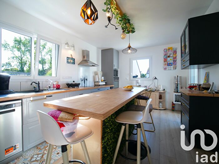 Maison à vendre - Plougoumelen - 7 pièces - 6 chambres