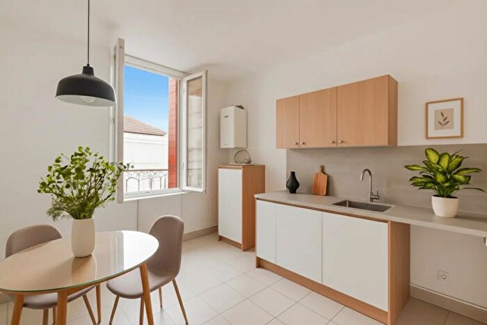 Appartement à vendre - La Courneuve, Balzac, Braque - 6 pièces - 4 chambres