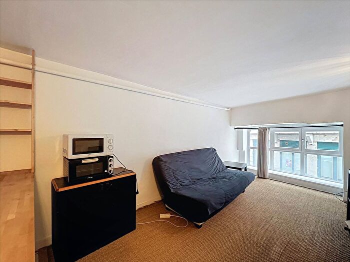 Appartement à louer - Ainay, Lyon ème arrondissement - 2 pièces - 1 chambre