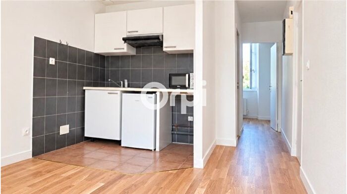 Appartement 1 pièce à louer - Saintes, La Gare, Sébastien de Brouard, La Fenêtre