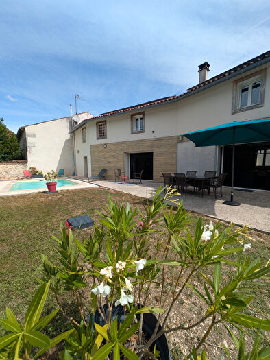 Salignac-sur-Charente - Maison 6 pièces à vendre