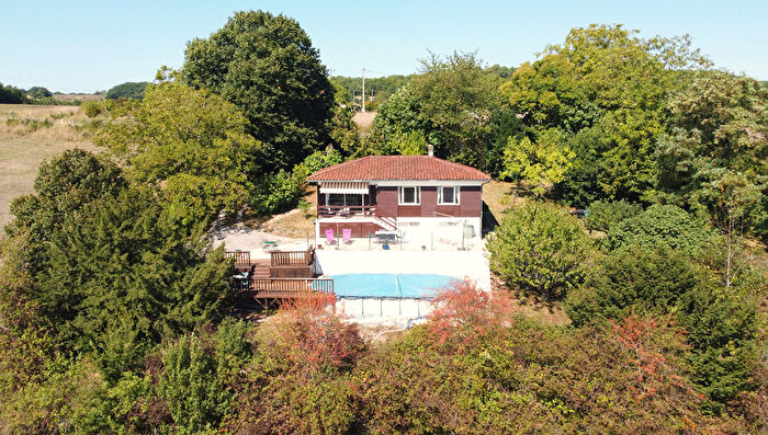 Salles-Lavalette : Maison 4 pièces à vendre