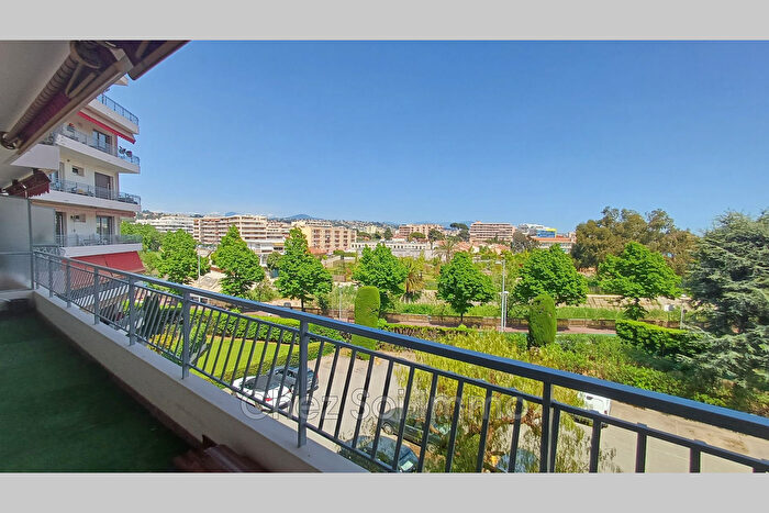 Appartement à vendre - Cagnes-sur-Mer, La Gare, Les Plans, Hippodrome - 2 pièces - 1 chambre