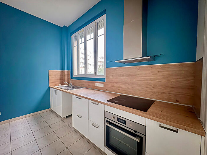 Appartement à louer - Reims, Centre-ville - 5 pièces - 3 chambres