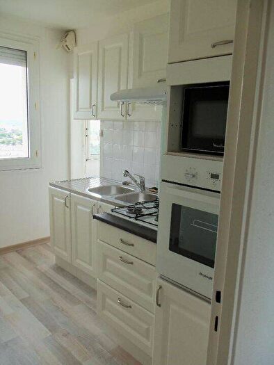 Appartement à louer - La-Jacquiere, Meyzieu - 4 pièces - 3 chambres