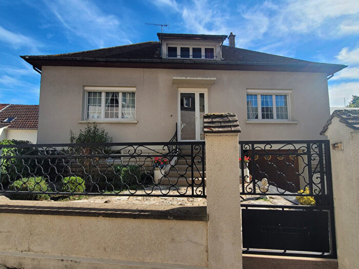 Maison à vendre - Le Châtelet - 6 pièces - 2 chambres