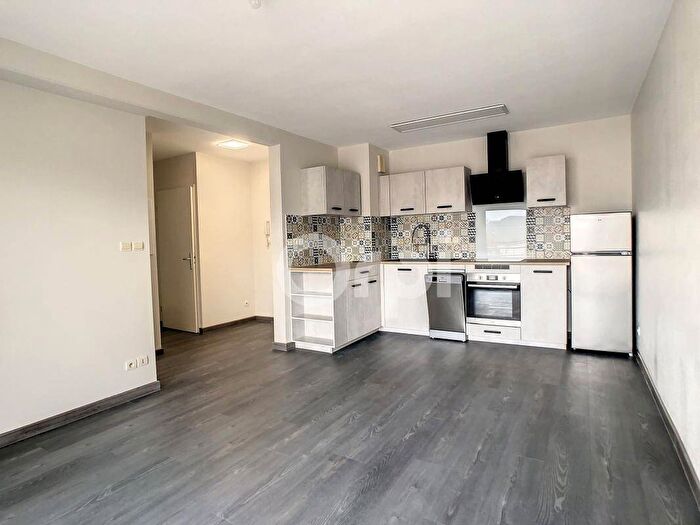 Appartement à louer - Sud, Malemort - 3 pièces - 2 chambres