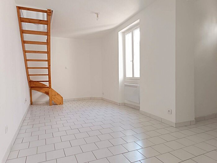 Centre Ville, Étampes : Appartement 2 pièces à louer