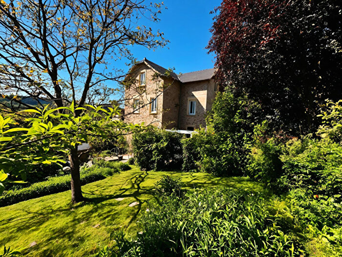 Maison 8 pièces à Cours-la-Ville, à vendre