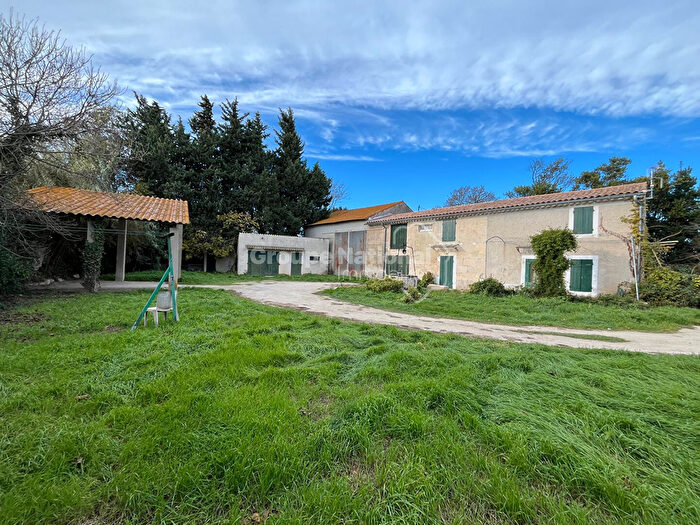 Maison à vendre - Arles, Pont de Crau, Moulès - 4 pièces - 2 chambres