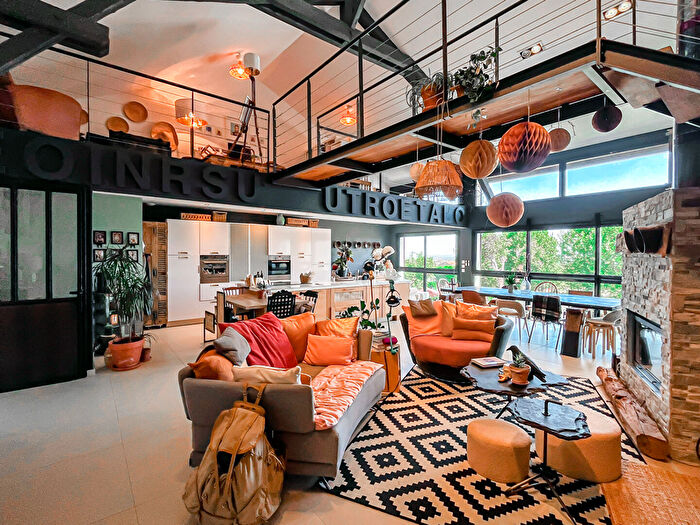 Appartement à vendre - Saint-Jean-de-Touslas - 6 pièces - 5 chambres