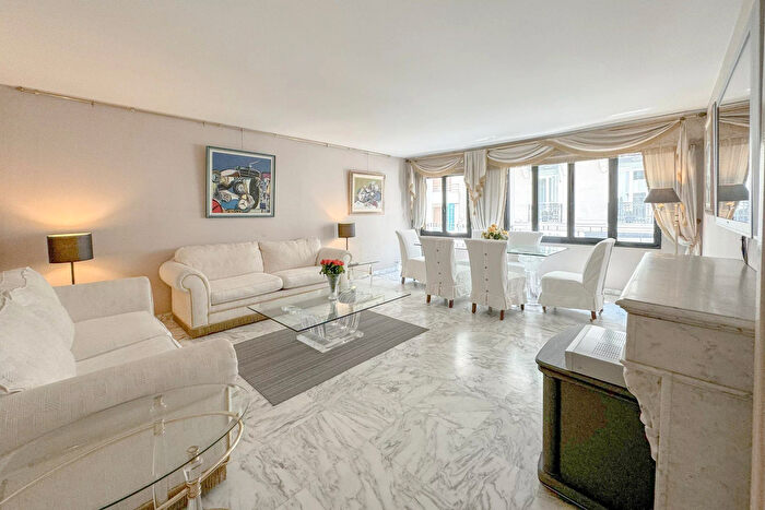 Appartement à vendre - Cannes, Centre-ville - 3 pièces - 2 chambres