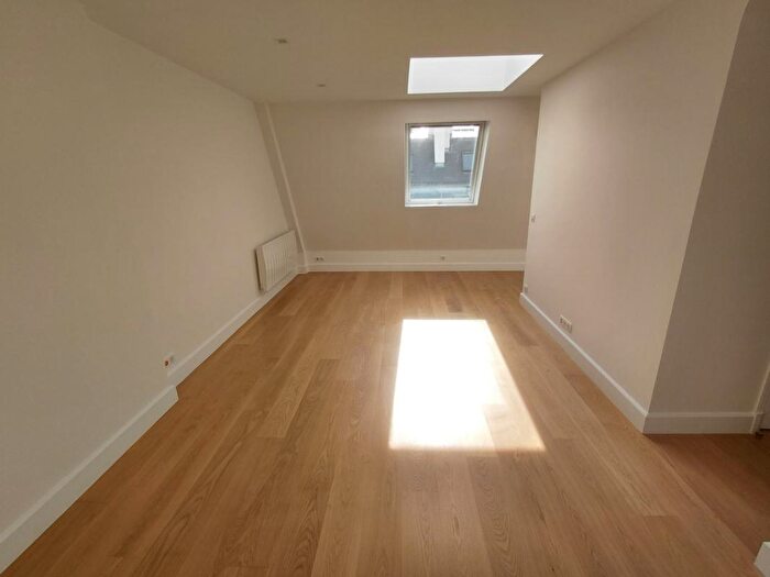 Appartement à louer - Paris e , Chaillot - 2 pièces - 1 chambre