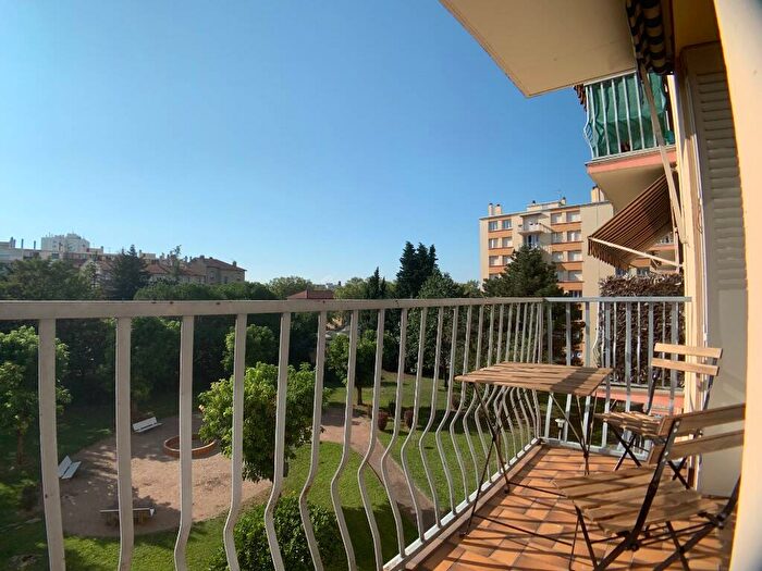 Cusset, Villeurbanne : Appartement 4 pièces à louer
