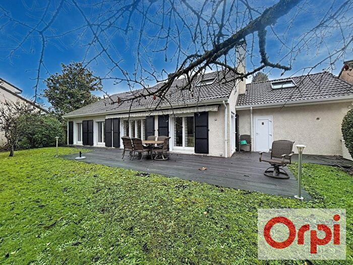 Maison à vendre - Voisins-le-Bretonneux - 7 pièces - 6 chambres