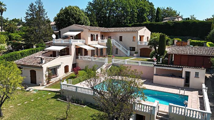 Maison à vendre - Saint-Paul-de-Vence - 10 pièces - 5 chambres