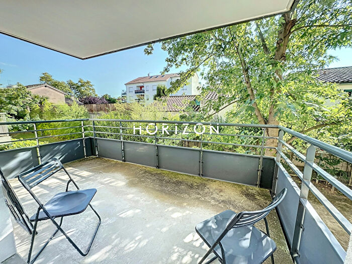 Appartement à vendre - Vénissieux - 3 pièces - 2 chambres