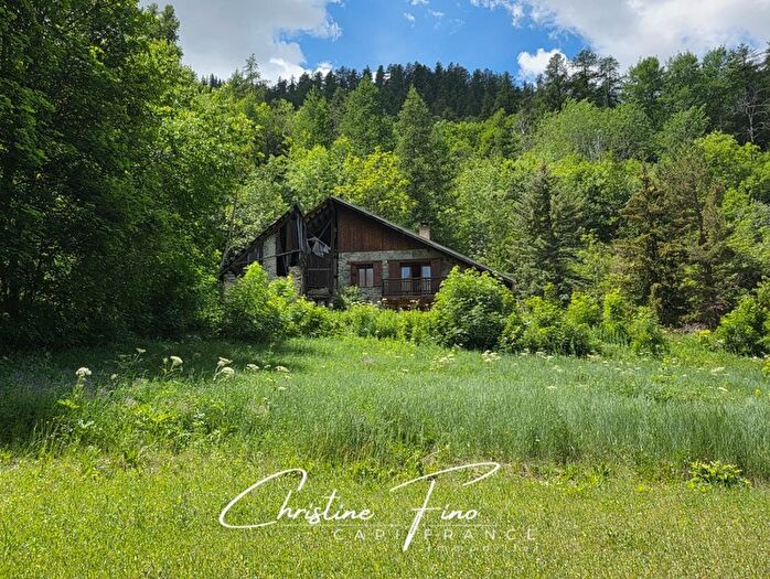 Maison 6 pièces à Saint-Chaffrey, à vendre