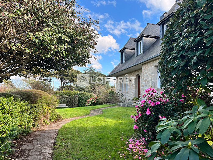 Maison à vendre - Plougrescant - 6 pièces - 4 chambres