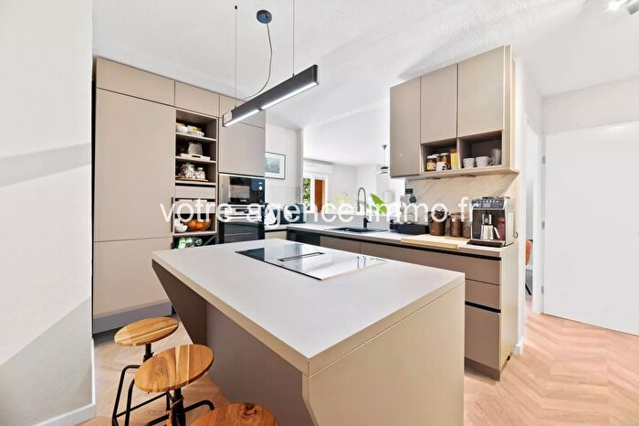 Appartement à vendre - Saint-André-de-la-Roche - 3 pièces - 2 chambres