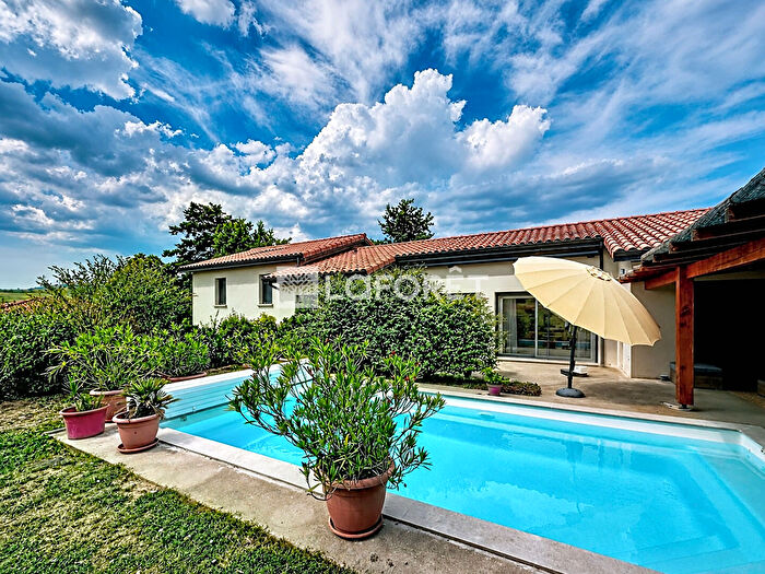 Maison 8 pièces à Régnié-Durette, à vendre