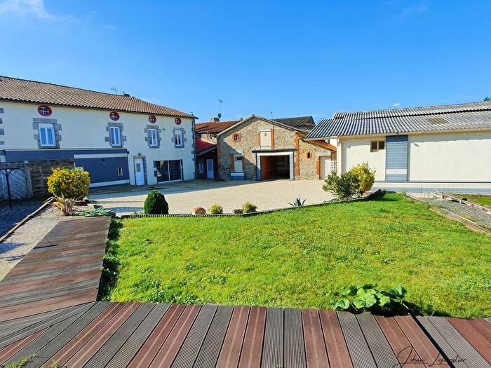 Maison à vendre - Largeasse - 8 pièces - 5 chambres