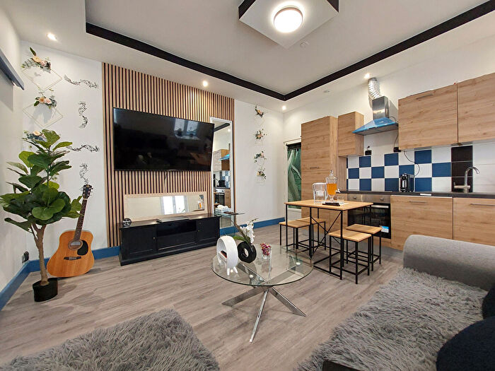 Appartement à vendre - Rochefort, Centre-ville - 2 pièces - 1 chambre